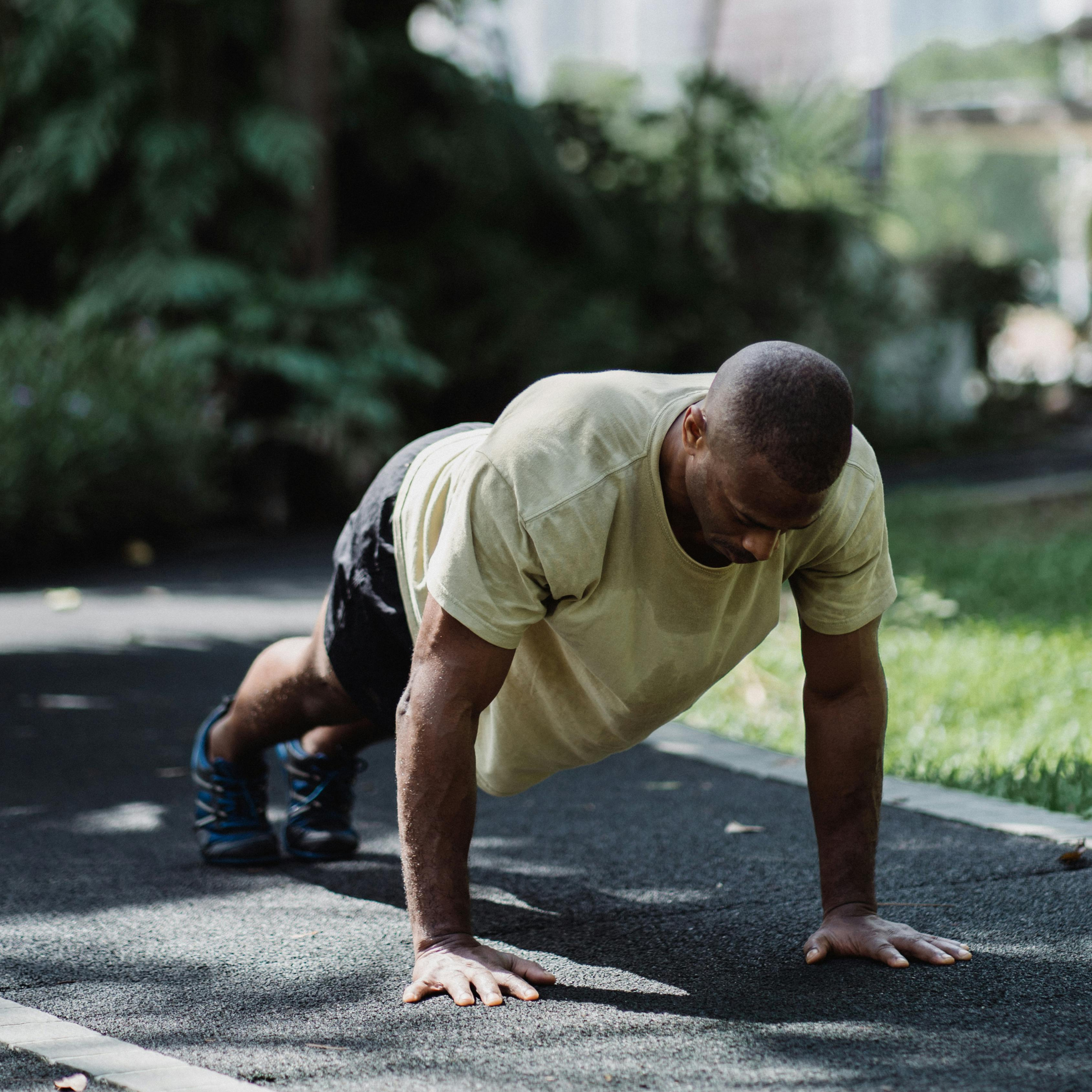 5 Great Chest Workouts With Dumbbells | CON-CRET – CON-CRĒT Creatine HCl